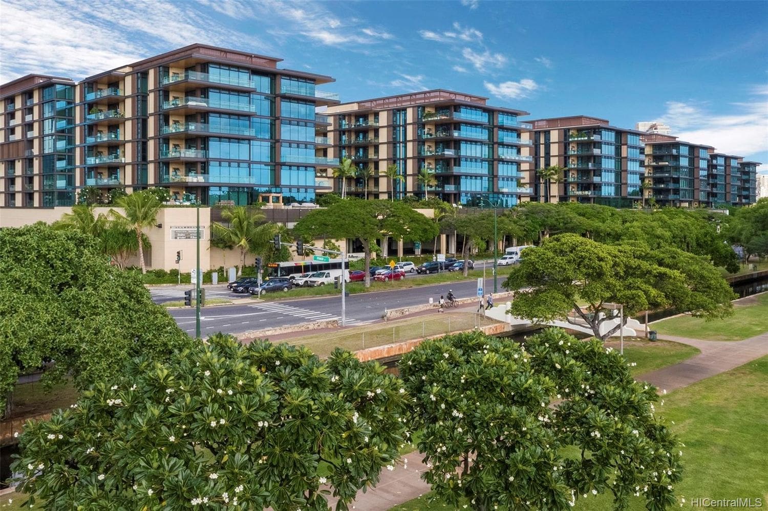 Meet Emi Rhodes | Emi Rhodes - Honolulu, Hawaii Luxury Real Estate Broker